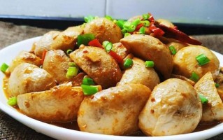 清炒芋头怎么做_清炒芋头用不用焯水