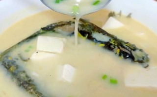 酸辣开胃小鱼汤怎么做_酸辣小鱼汤用什么鱼最好