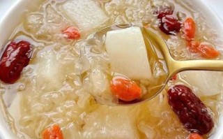 雪耳煲汤配什么好_雪耳煲汤搭配禁忌