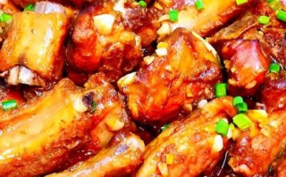 锡纸烤蒜香排骨怎么做_锡纸烤排骨腌制多久入味