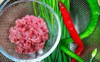 韭菜花炒肉怎么做_韭菜花炒肉先炒肉还是韭菜花
