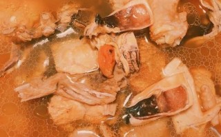 新鲜墨鱼炖鸡怎么做_墨鱼炖鸡去腥技巧