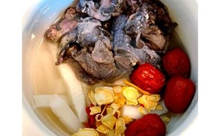 椰子乌鸡汤的功效与作用_孕妇可以喝椰子乌鸡汤吗