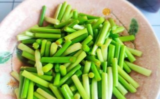 凉拌蒜苔怎么做才脆嫩_蒜苔焯水几分钟最佳