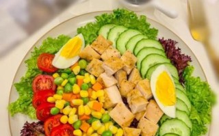 鸡肉沙拉怎么做_鸡胸肉沙拉减肥食谱