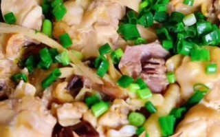 广式清蒸鸡怎么做_清蒸鸡嫩滑不腥的秘诀