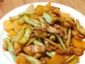 芸豆土豆炖肉怎么做_芸豆土豆炖肉用高压锅还是慢炖