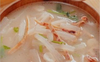 鱿鱼汤怎么做好喝_鱿鱼汤去腥增鲜技巧