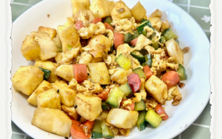 土豆丁炒馒头丁怎么做_剩馒头怎么炒才好吃