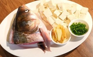 鱼头煮豆腐怎么做好吃_鱼头豆腐汤去腥技巧