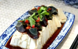 豆腐松花蛋怎么做好吃_松花蛋拌豆腐要不要焯水
