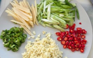 家常腌咸菜怎么做_腌咸菜不放水会坏吗