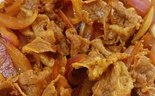 洋葱炒牛肉怎么炒才嫩_洋葱炒牛肉家常做法