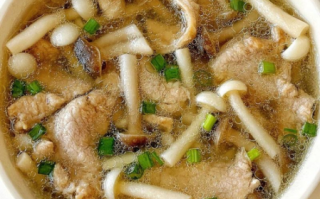 蘑菇肉片怎么炒才嫩_蘑菇肉片汤的家常做法