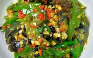 皮蛋擂辣椒怎么做_皮蛋擂辣椒家常做法