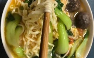 西红柿鸡蛋青菜面怎么做_西红柿鸡蛋青菜面热量高吗