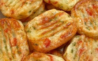 炸土豆饼怎么做又酥又脆_炸土豆饼不软塌的秘诀