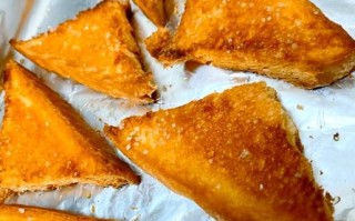 烤面包片怎么做_蜂蜜涂抹技巧