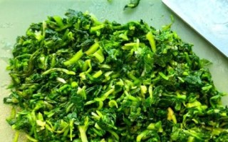 芥菜包饺子怎么调馅不苦_芥菜饺子馅要不要焯水