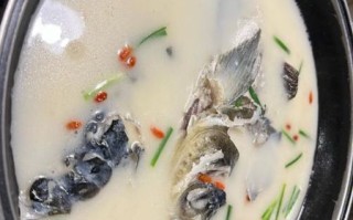 鱼头汤配什么蔬菜好吃_鱼头汤最佳蔬菜搭配
