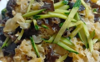 银耳和什么一起炒好吃_银耳炒什么食材最香