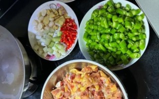 三黄鸡怎么做好吃_三黄鸡的家常做法步骤