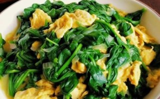 菠菜和什么炒一起好吃_菠菜炒蛋的做法窍门