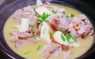 炖骨头汤用什么锅最好_骨头汤炖多久才变白