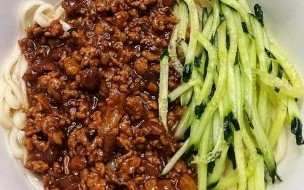 炸酱面怎么做好吃又香_炸酱面用什么酱最正宗