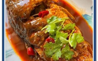 红烧鱼怎么不粘锅不掉皮_红烧鱼不破皮技巧