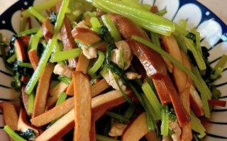 芹菜香干腊肉怎么炒好吃_芹菜香干腊肉做法窍门