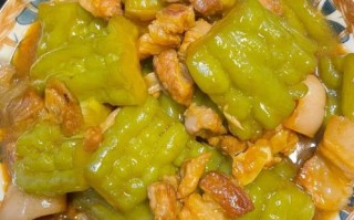 苦瓜炒五花肉怎么炒好吃_苦瓜炒五花肉的做法窍门