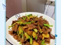 芹菜炒牛肉怎么炒才嫩_芹菜炒牛肉的家常做法
