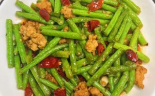肉炒豇豆角怎么做_豇豆角炒肉用焯水吗