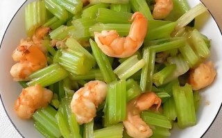 芹菜炒虾仁怎么炒才脆嫩_芹菜炒虾仁要不要焯水