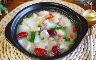 怎样炖羊肉汤好吃又简单_羊肉汤去膻技巧