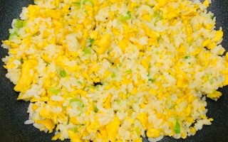 蛋炒饭怎么做_蛋炒饭家常做法