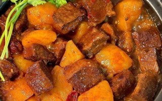 土豆牛腩煲怎么做_牛腩煲炖多久才软烂