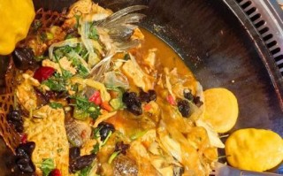 贴饼子熬小鱼怎么做_贴饼子熬小鱼的家常做法