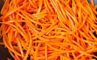 胡萝卜丝怎么炒才好吃_胡萝卜丝炒多久才脆