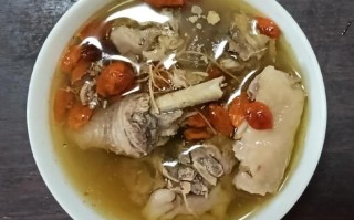 西洋参炖鸡汤的功效与禁忌_适合什么人喝