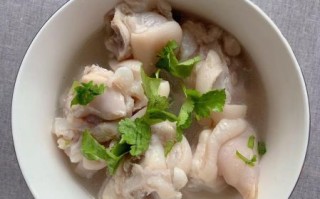 猪蹄炖汤怎么做_猪蹄炖汤需要焯水吗