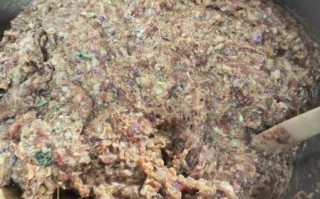 羊肉洋葱馅饺子怎么做_羊肉饺子馅怎么调不膻