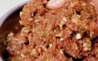 牛肉饺子馅怎么调才嫩_牛肉饺子馅做法大全