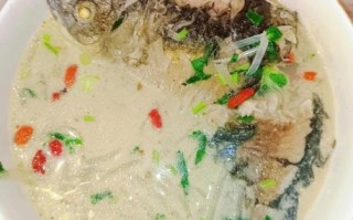 鲫鱼汤怎么炖才白_鲫鱼汤去腥技巧
