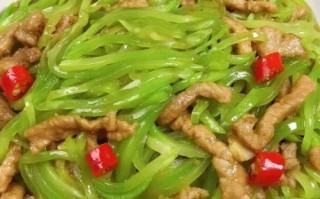 炒莴笋丝怎么保持脆嫩_莴笋丝要不要焯水