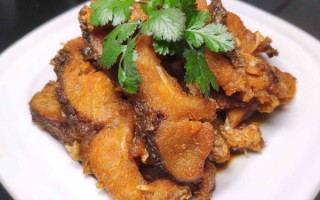 五香熏鱼怎么做才酥_五香熏鱼腌制多久入味