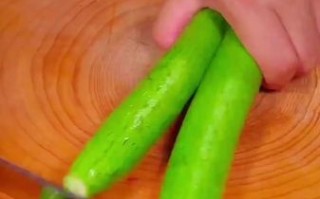 炒丝瓜怎么保持翠绿_丝瓜变黑怎么办
