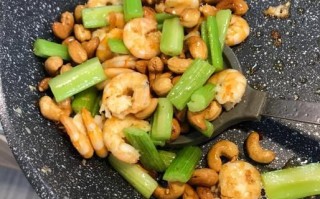 腰果虾仁怎么炒才脆_腰果虾仁家常做法步骤