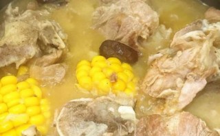 大骨汤怎么炖最好喝_大骨汤炖多久才浓白